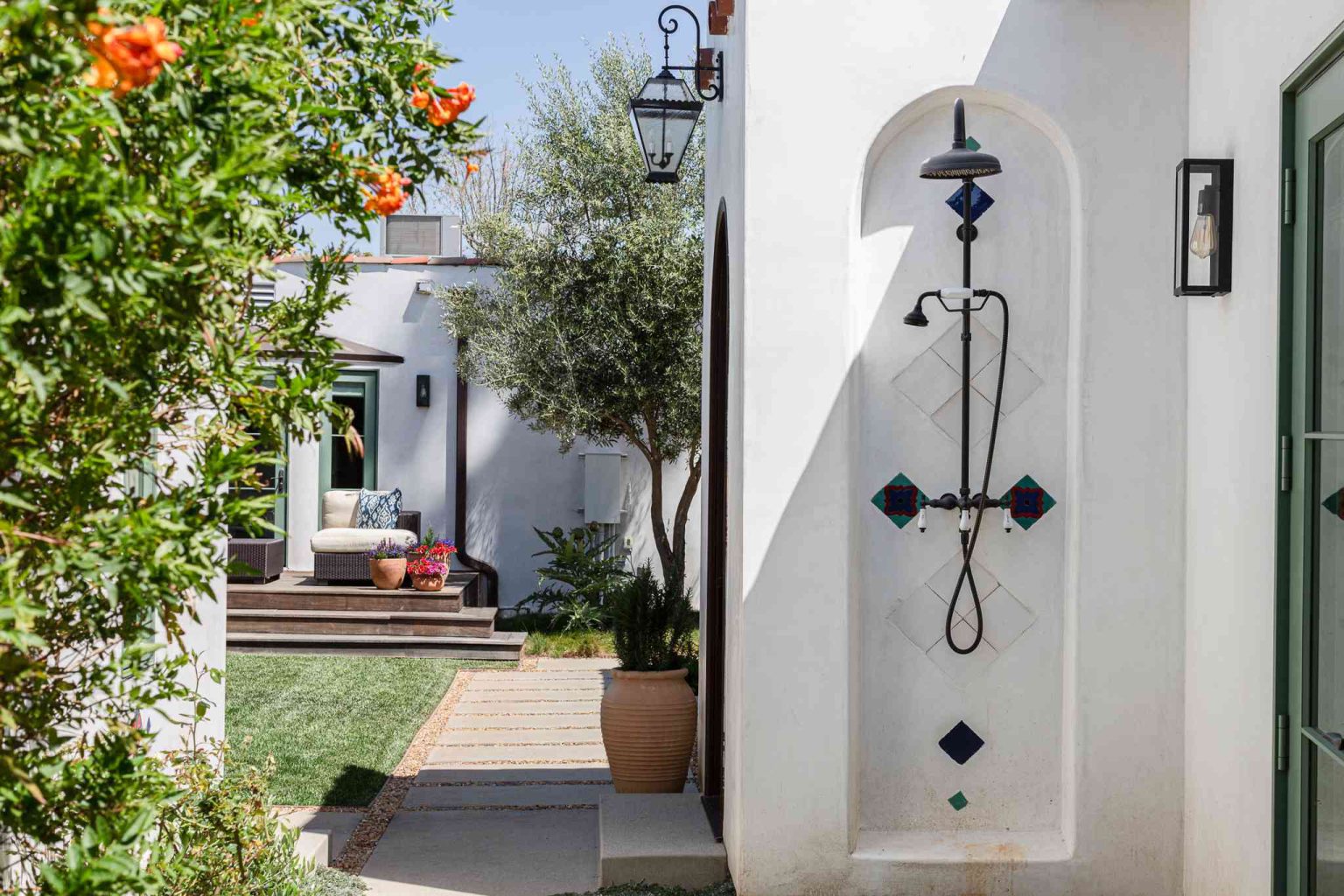 Outdoor Showers For Pool Areas: Practical And Stylish Solutions | Hello ...